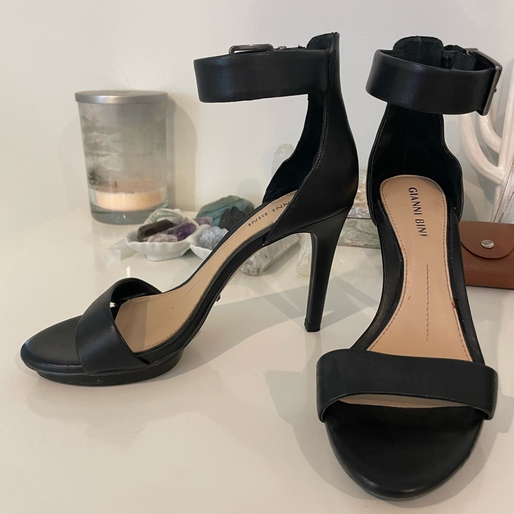 Gianni Bini Black Leather Heels - Gem